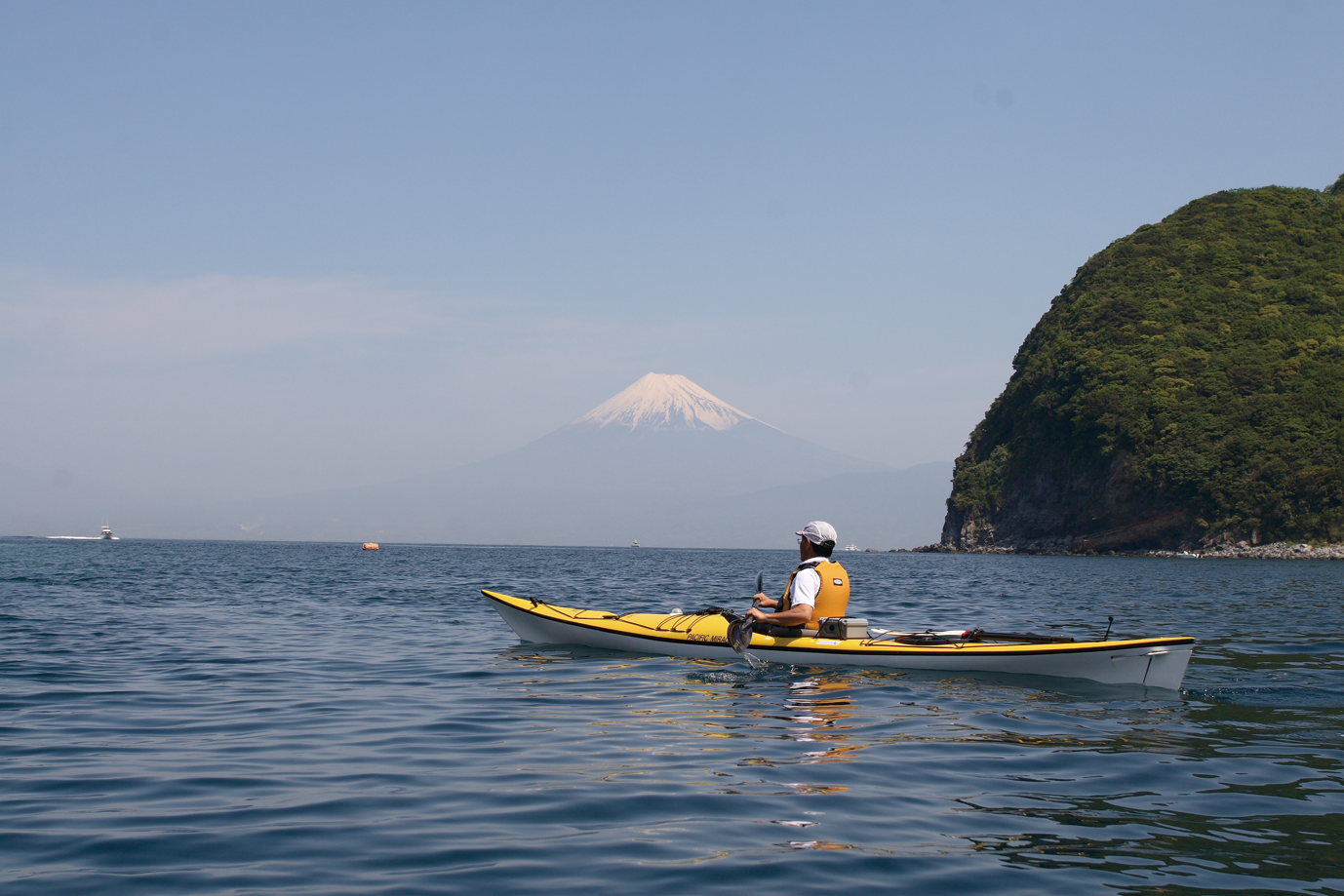 Outdoor Japan Magazine - Grab Your Paddle! Let’s Go Sea Kayaking