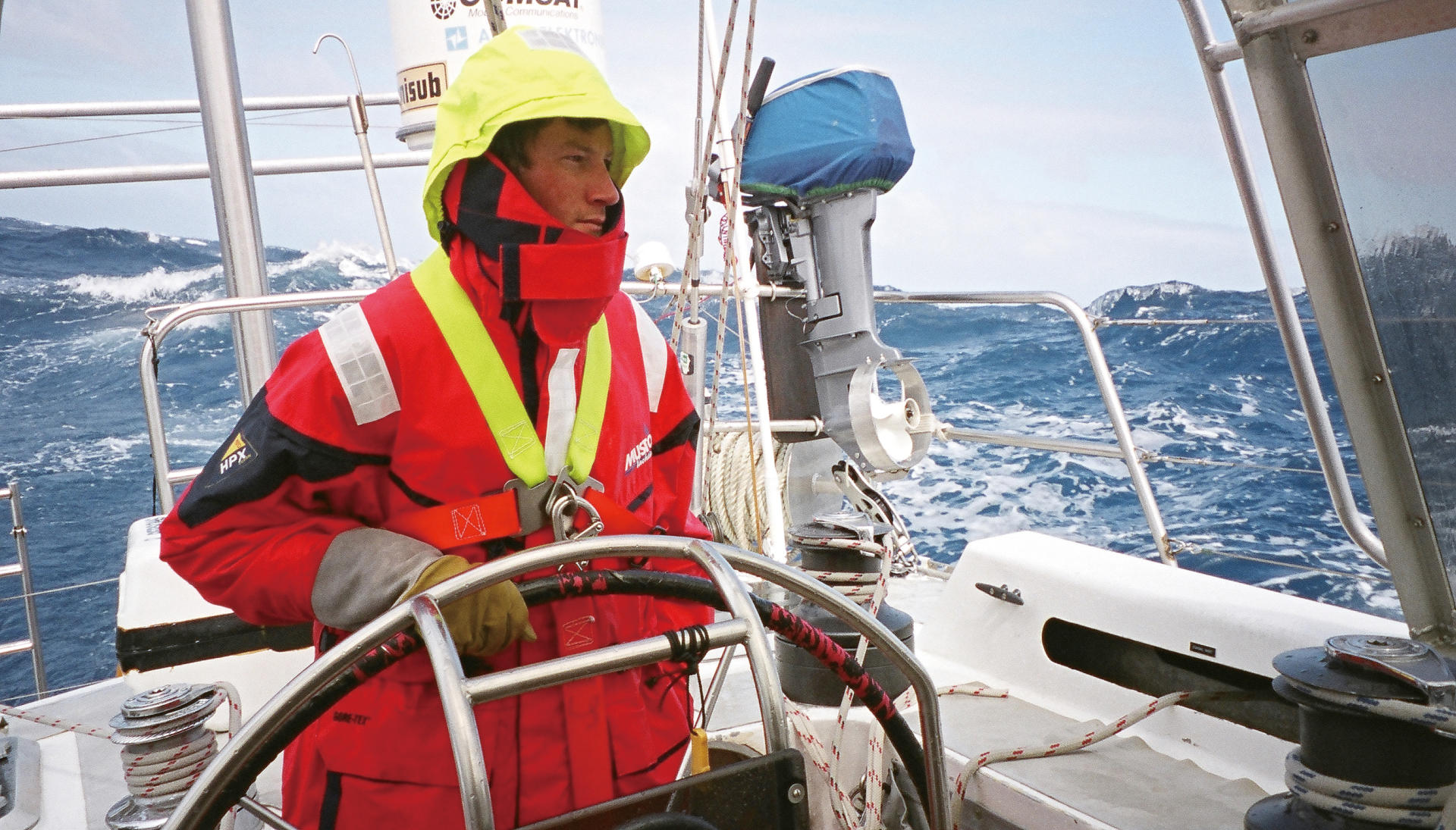 Outdoor Japan Magazine - Southern Passage: Skiing the Antarctic Peninsula