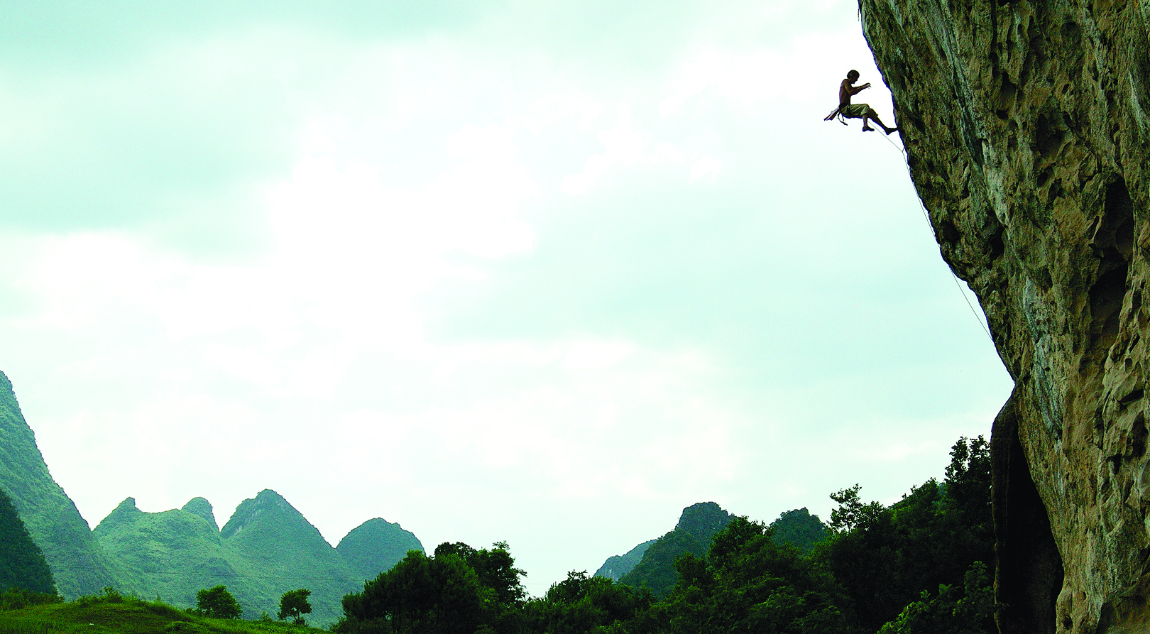 Outdoor Japan Magazine - Stalking the White Cliffs of China