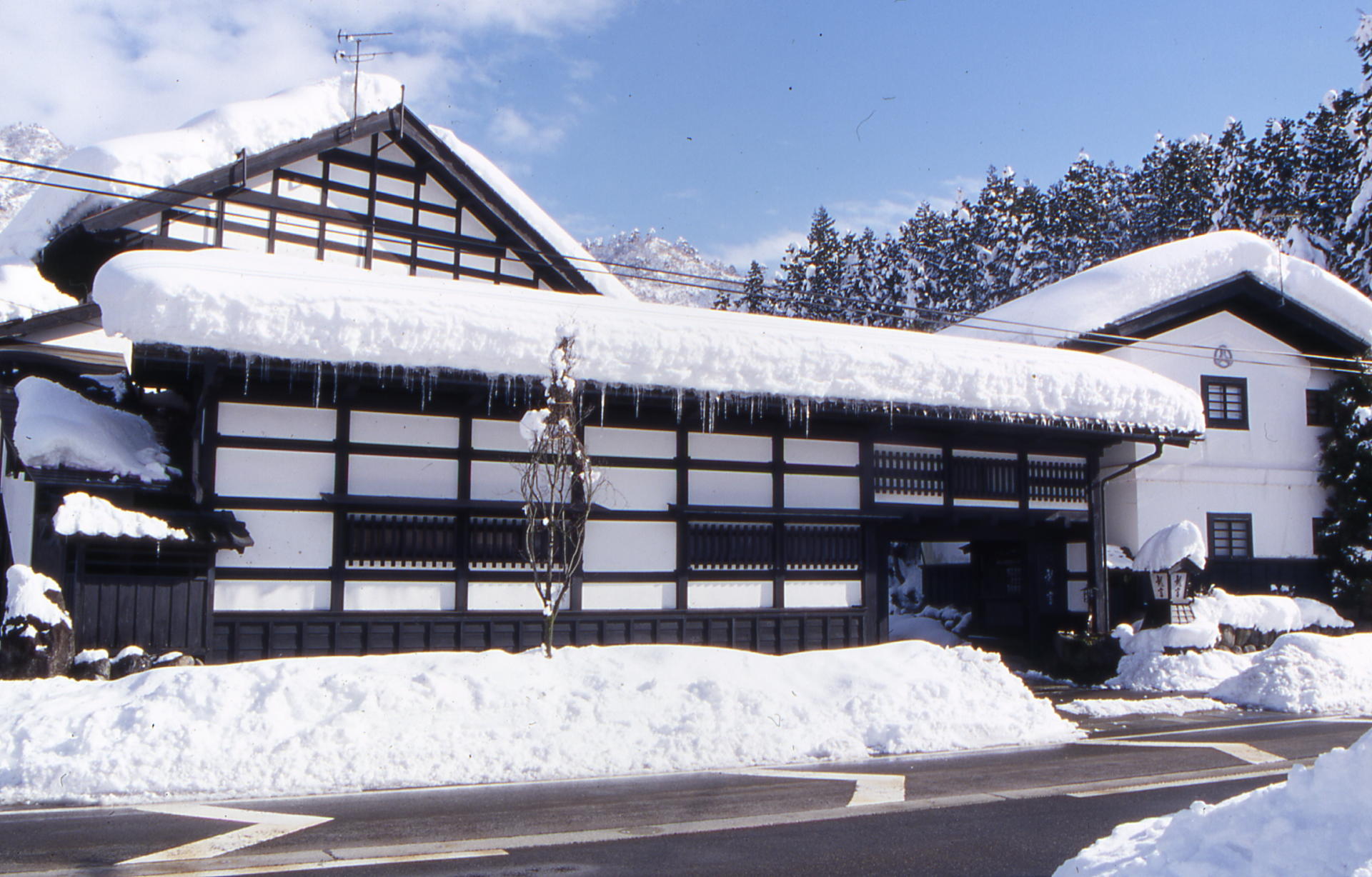 Outdoor Japan Magazine - Old Fashioned Escapes