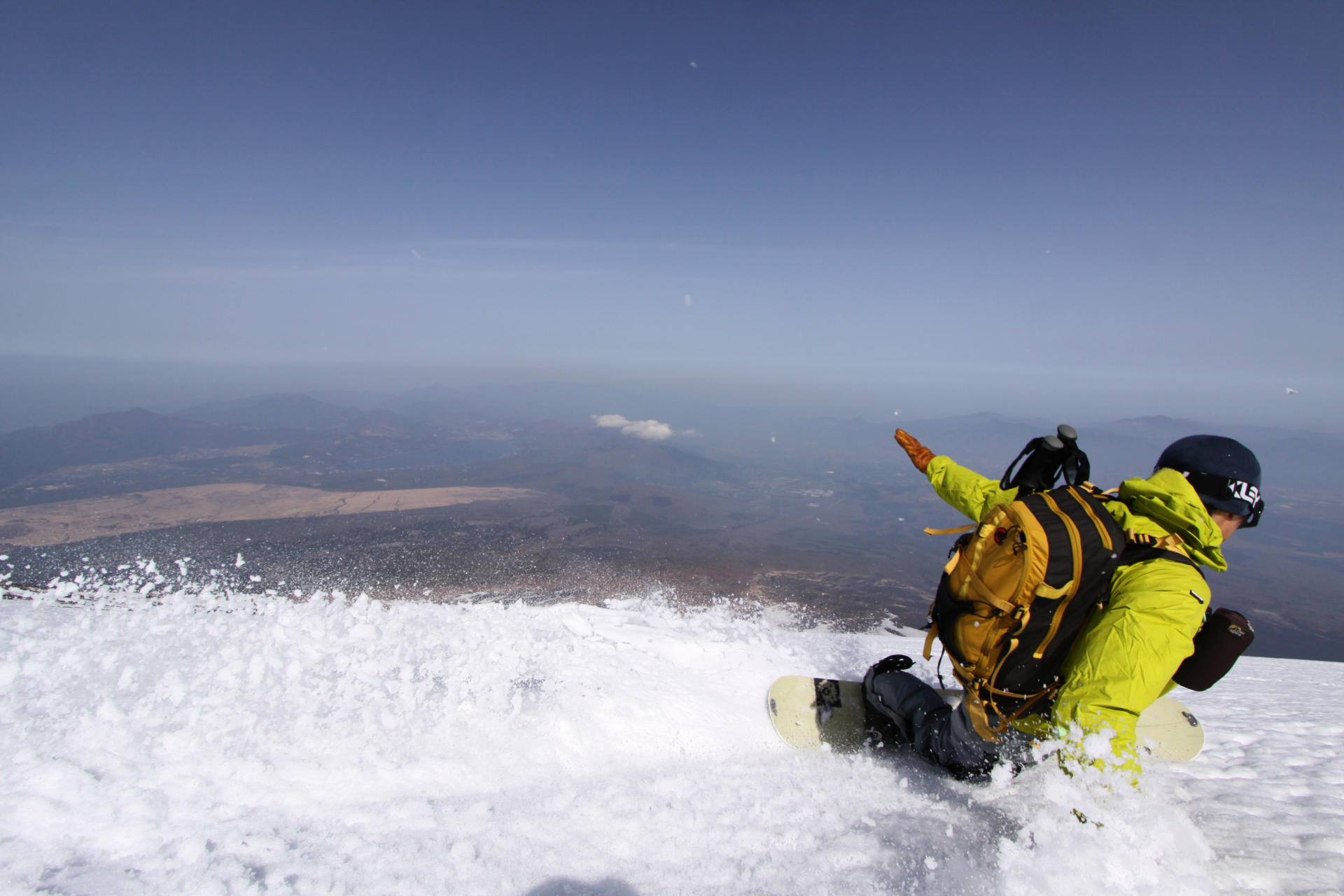 Outdoor Japan Magazine - Issue 39 - Riding an Icon - Skiing Mt. Fuji