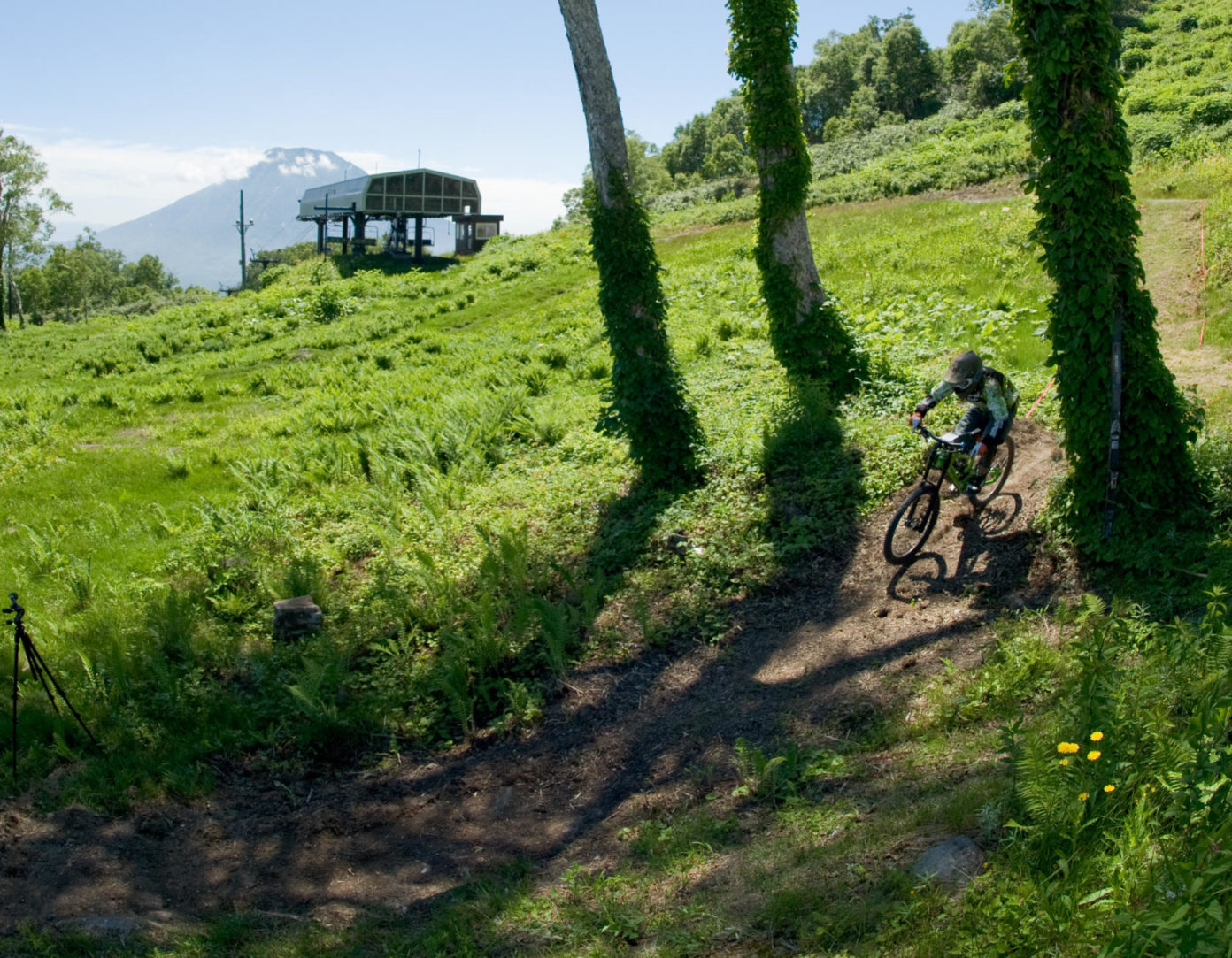 Outdoor Japan Traveler - Issue 52 - Summer 2014 - Niseko Trails - ニセコ ...