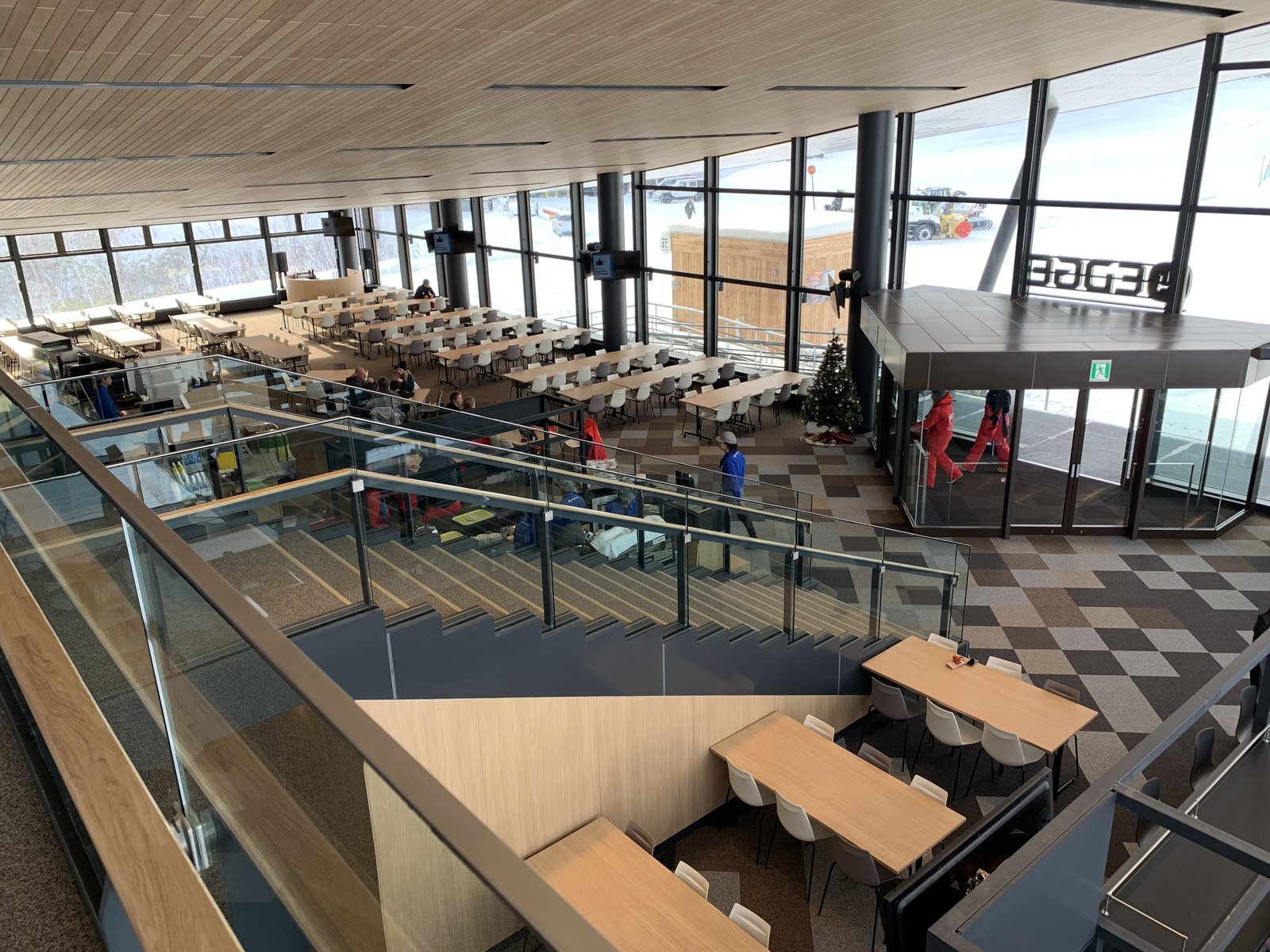 A New Hanazono is Here - Outdoor Japan