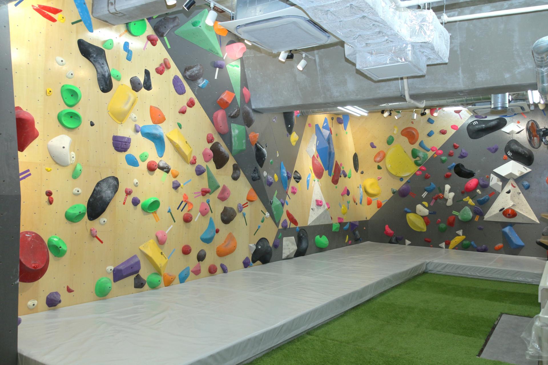 Yuji Hirayama’s Urban Base Camp Opens in Shinjuku - Outdoor Japan